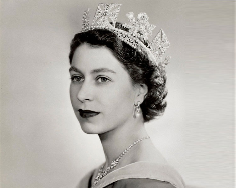 Kraliçe II. Elizabeth'in Hayatı, Stili ve Mücevherleri - OGGUSTO